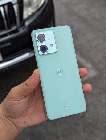 Motorola edge 40 neo 8/256 компактный камерафон