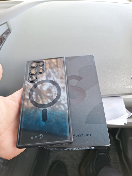 Srochna telefon sotiladi