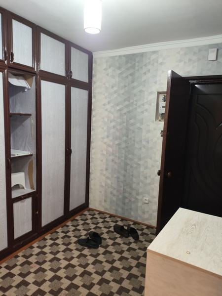 Продаётся Чиланзар 8кв 3/4/4 балкон 1.5х3