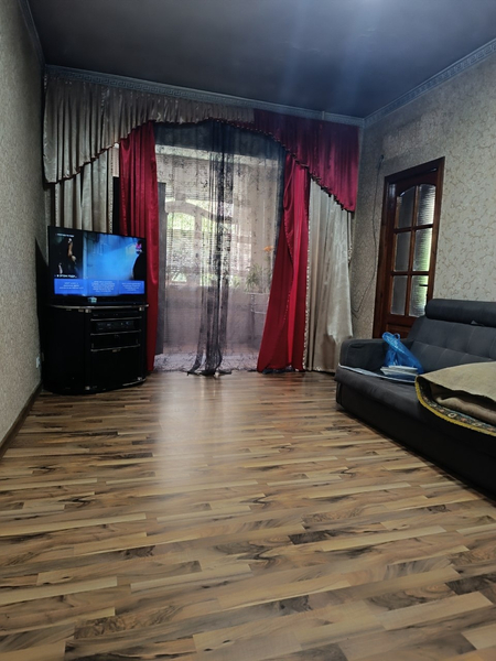 Срочно продается своя 1 комнатная квартира  массив кушбеги.