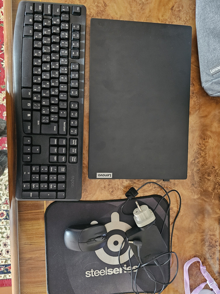 Lenovo Noutbuk sotiladi