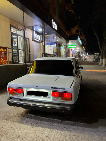 Vaz 2107 sotiladi