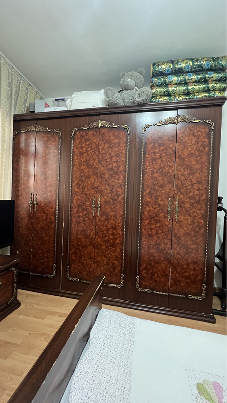 Срочно продам спальный гарнитур