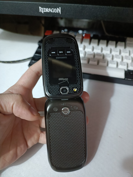 Продается телефон Verizon Samsung Convoy 2