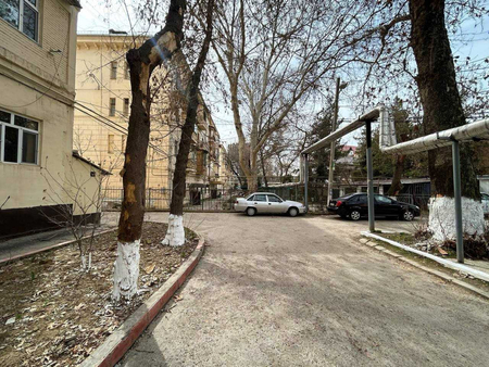 срочно ПРодаётся 2х ком. УлицаЛабзак/Парк Анхор Кирпичный дом.