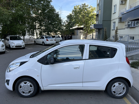 Spark автобомиль белый проадется срочно !!!