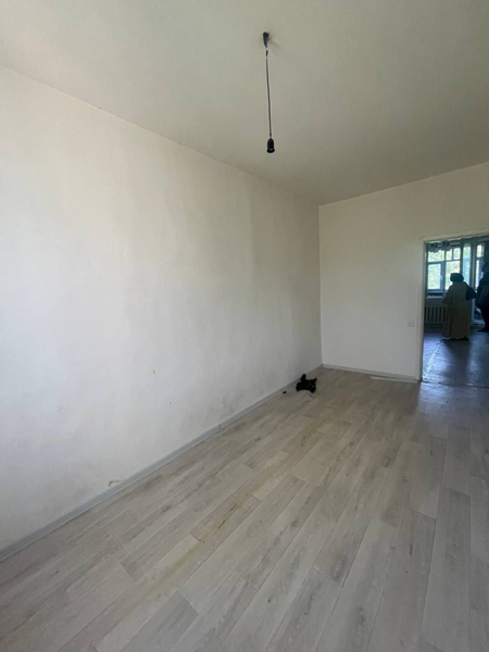 Uy sotiladi chilonzor 11 kv metro yoni 2 xona 51000$