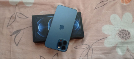 iPhone 12 pro max.
