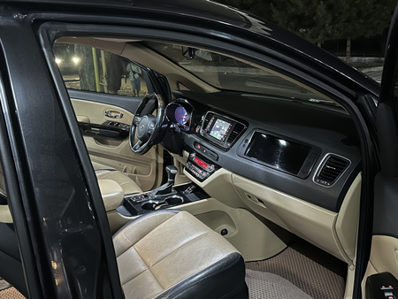Kia carnival full