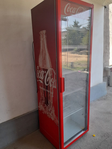 Витриный холодильник