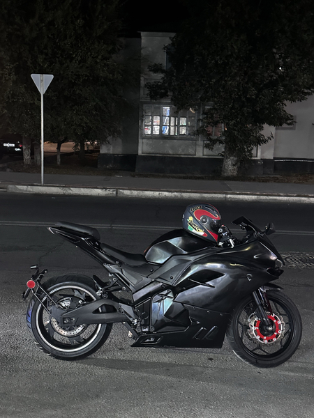 Ducatti Reprika sotiladi Elektronniy 3500W tezligi 130 Faqat naqtga