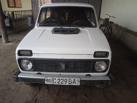 Vaz 2121 sotiladi