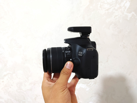 Canon 1300D Fotoaparat holati ideal tez sotiladi komplektlari yangi
