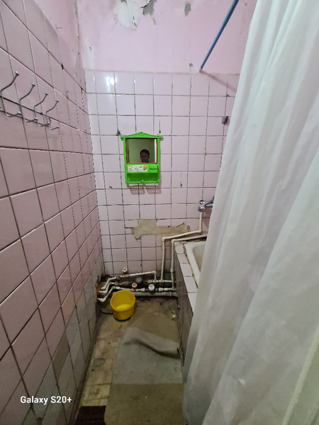 Тезда 2хонали 1-этажда жойлашган квартира сотаман. 65м². Шарк бозорча