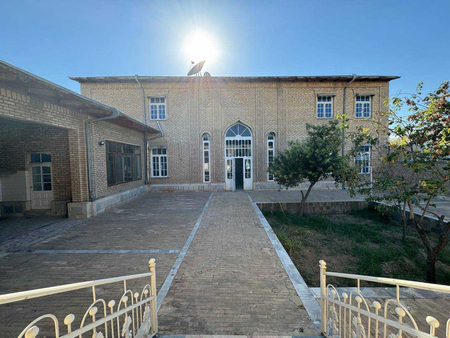 Tayyor 2 qavatli hovli sotiladi