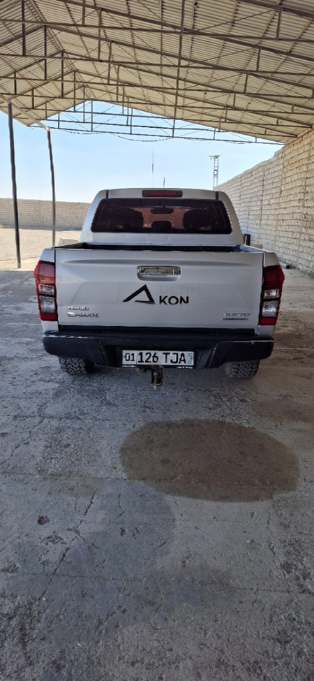 ISUZU D max пикап
