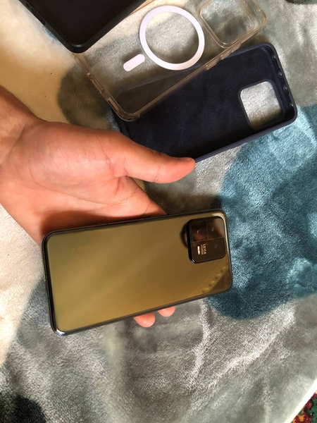 Xiaomi 13 (12+7/256)