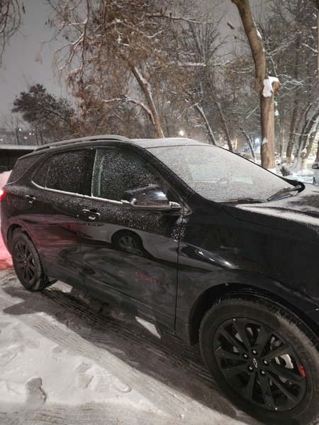 Продам свой Equinox. Черного цвета. Брал с салона