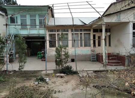 Срочно на Ракат махалле продаётся евродом.