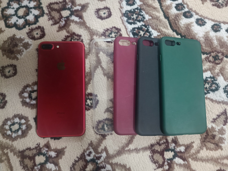 iPhone 7+, red product. 256 GB