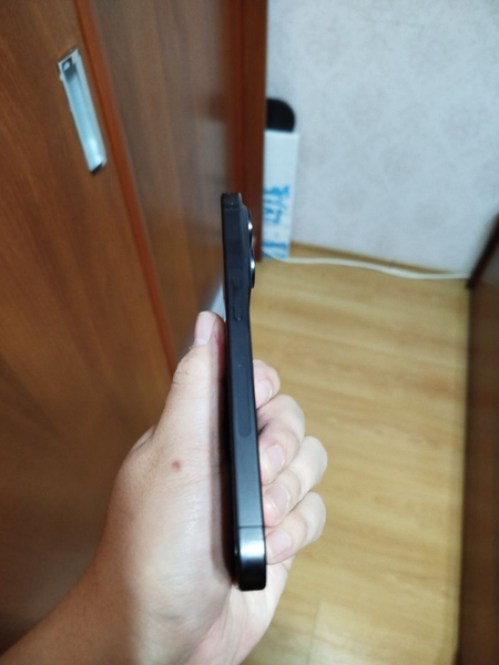 Продам IPhone 15pro 128gb black titanium