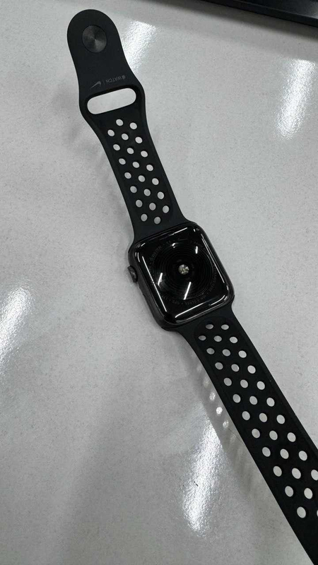 Apple Watch SE cellular Nike Sport band