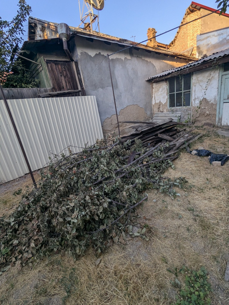 Продам дрова, старые доски и ветки