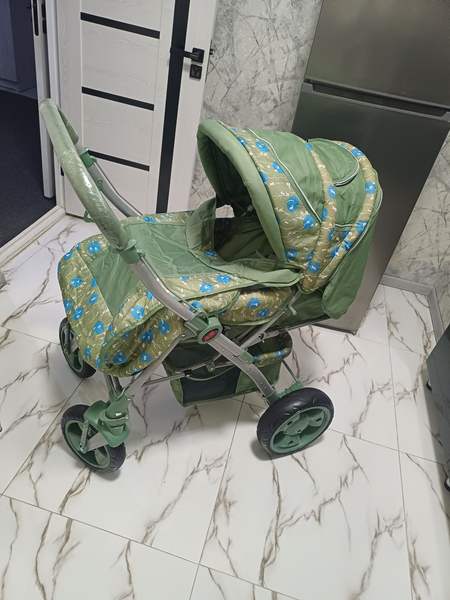 Продаётся корейский новый коляска