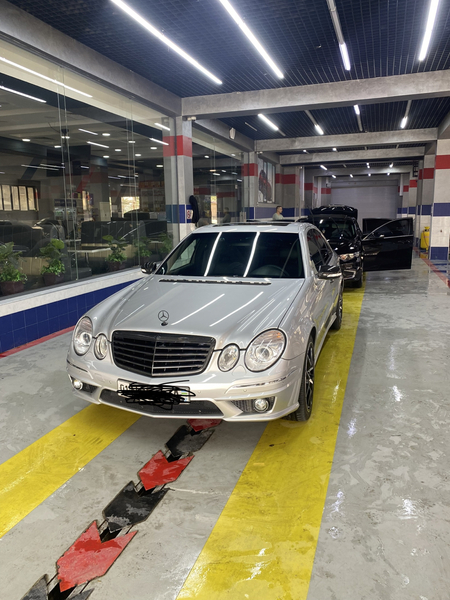 Mersedes  bens  W211
