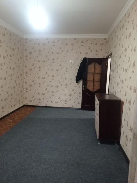 Юнусобод 8кв 1/3/4 Сотилади