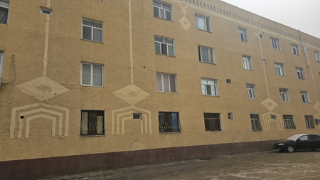 Продаётся 3х комнатная кв ориентир Светлана  базар или магазин