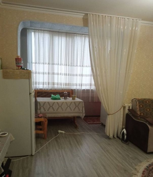 .Продам 1комнатную 42м2 балкон 2х6метр в Яккасарайе с мебелью хороший