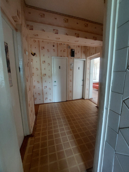 Продаётся квартира в городе Ангрен в квартале 5/1 а 3 этаж.