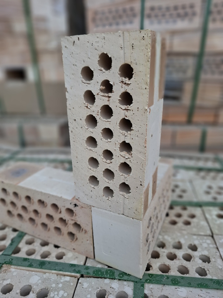 Pishkan termo g\\\'ishtlar M150 dostafka va afto kran xizmatilari.