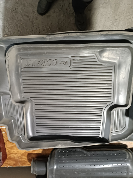 Chevrolet cobalt полик