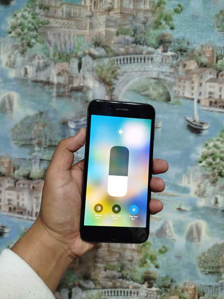 Iphone 8 plus  Narx bolishi Tushomimaa