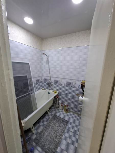Продаю 2 ком квартира на 2 этаже 4 этажного дома. Авиосозлар 4.
