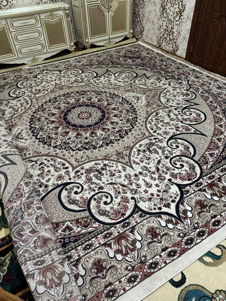 Gilam 1 yil oldin olingan. 4 ga 4.5m