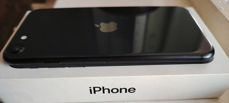 Iphone SE2022   .