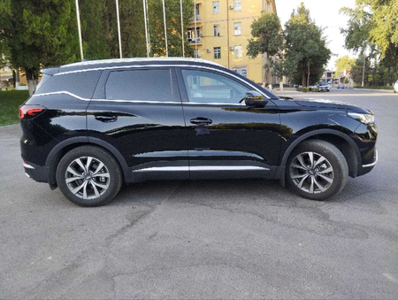 Перевозки пассажиров на автомобиле бизнес класса Cheri Tiggo 7 pro.