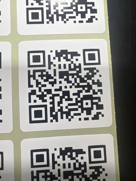 termo stiker bar cod qr kod barcha turdagi ozi yopishqoq etiketkalar