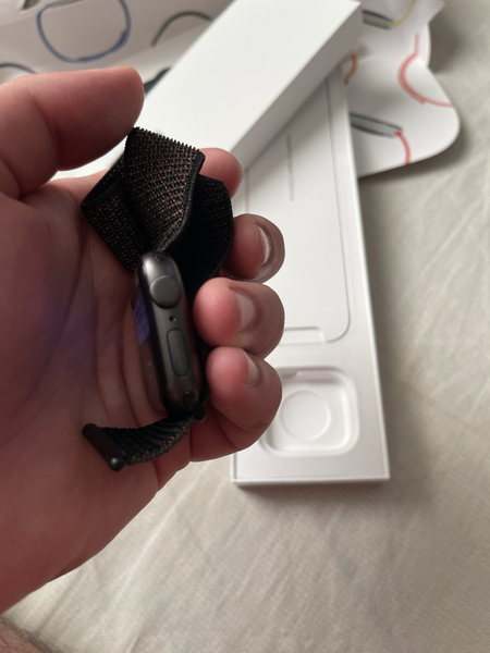Apple watch se 40 мм в идеальном состоянии