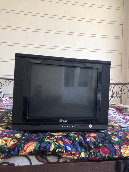 Televizor Sotiladi / Телевизор Продаётся
