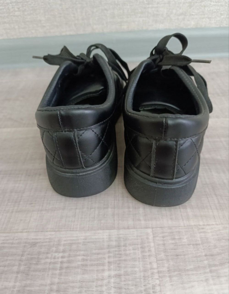 Продаються женские кросовки