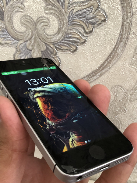 iphone 5se holati yaxshi kelshamz narxni obmenam bor