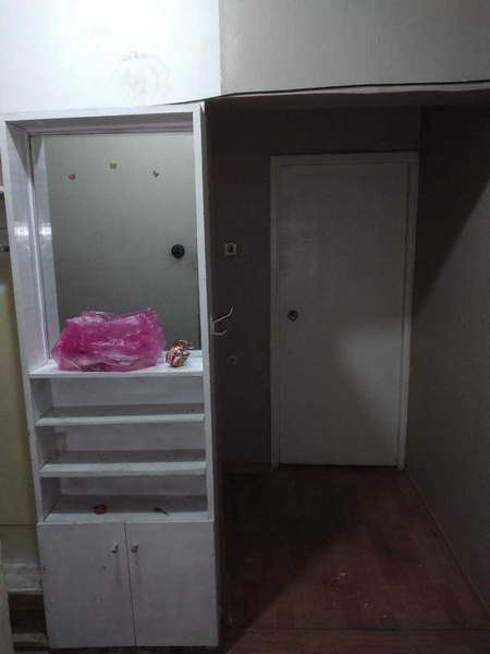 Продается 2/4/4 в центре на Ойбек (140988)