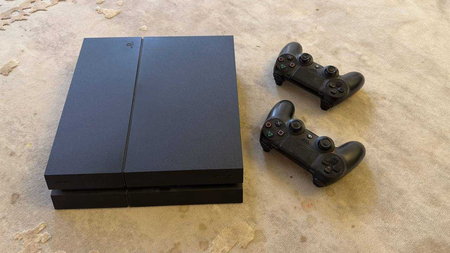 PlayStation 4 (400 GB) + 11 дисков с играми