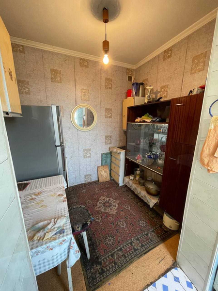 uy sotiladi qoyliq masiv 1 karzinkani yoni 4xona 3 etaj 65000