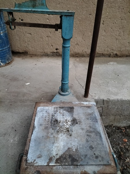 Tarozi chugun srochno sotiladi