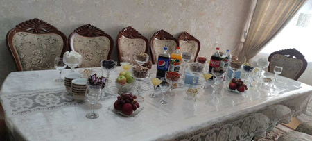 Продаётся мебель (Стол, стул на 12 персон, комод, горка)
